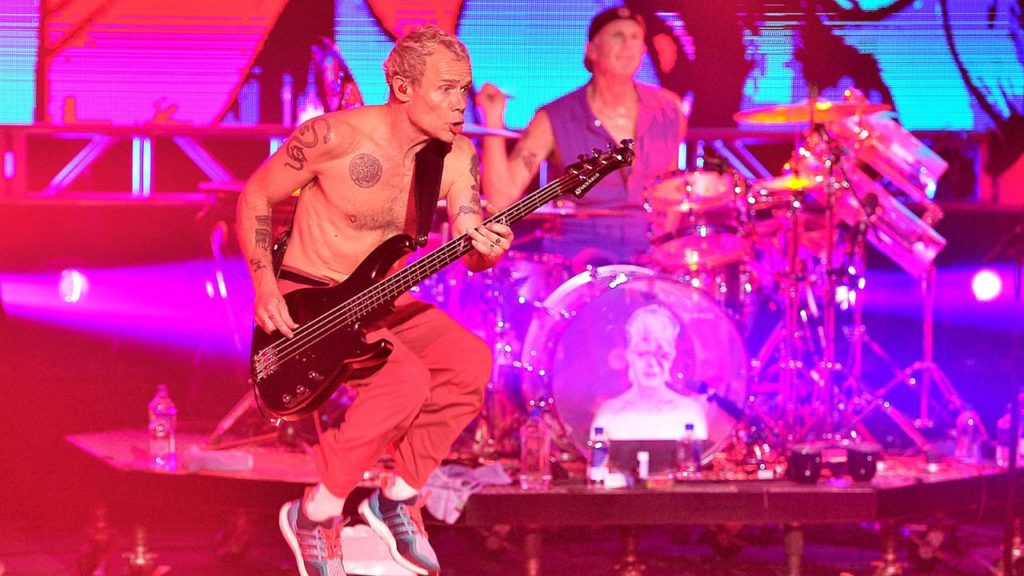 Flea revela el por qué no le gusta sacarse fotos con fans | Alfa News